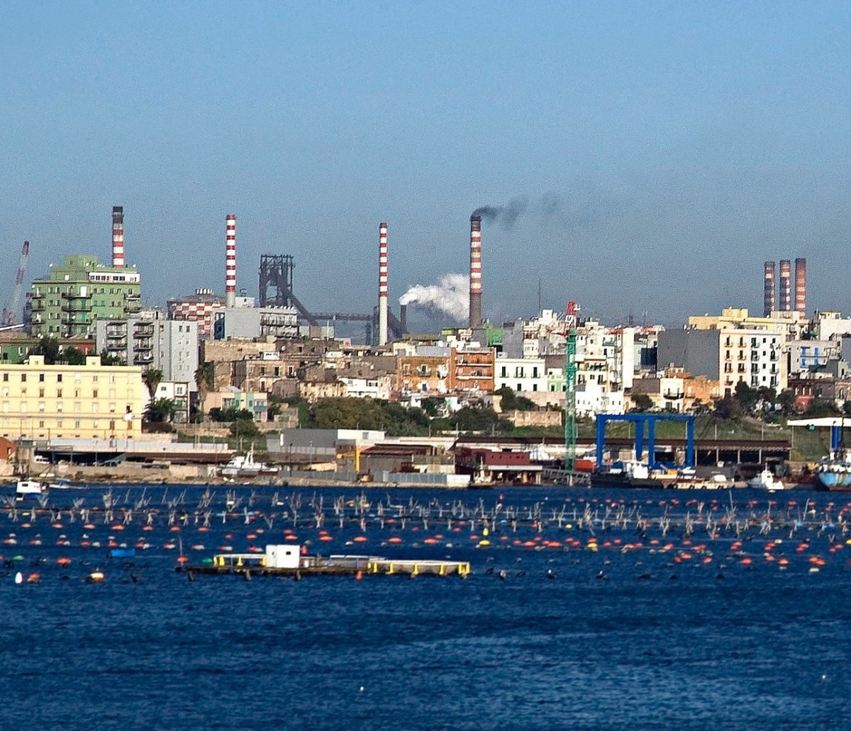1962, il miracolo italiano: quando lo Stato sfigurò Taranto e l ...